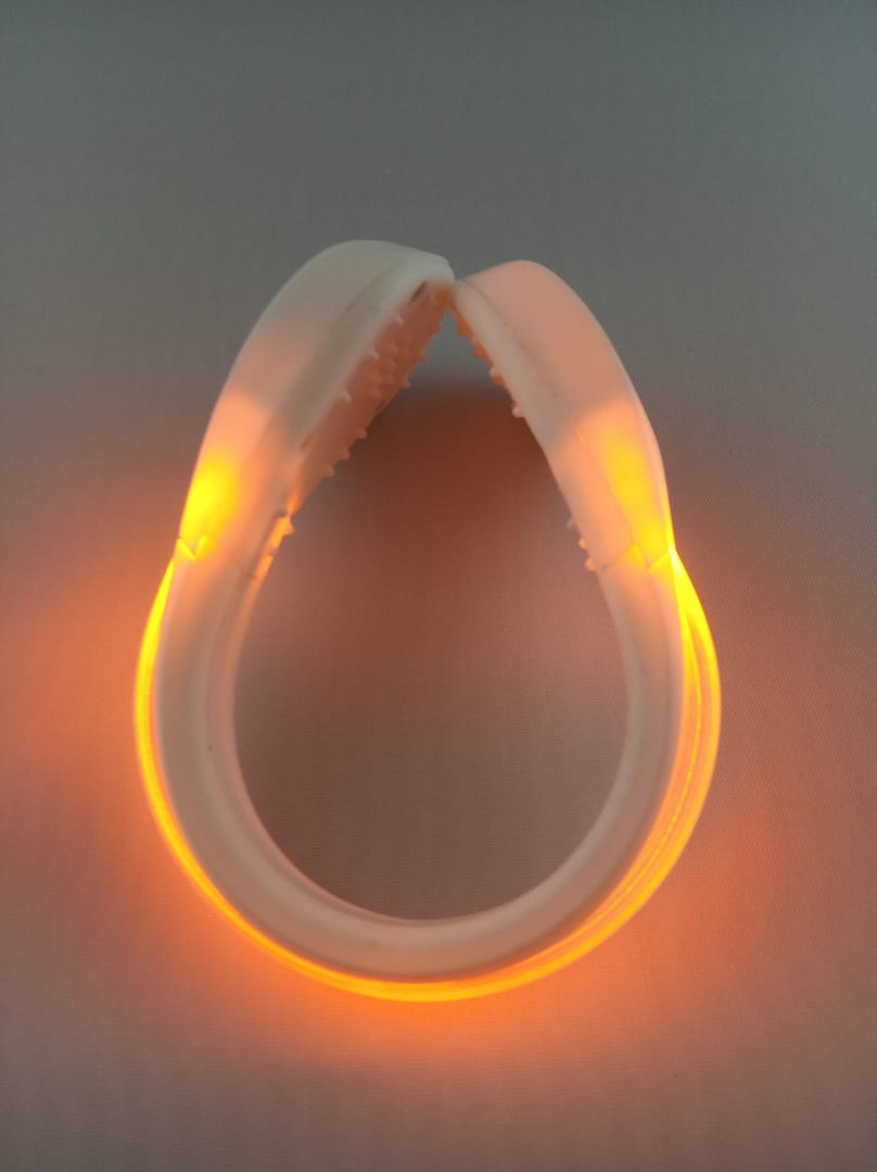 Svítící LED klip na boty oranžový – Lightman eShop