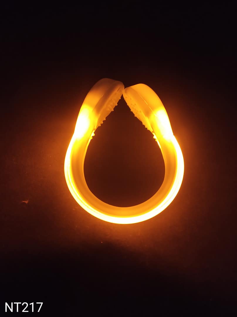 Svítící LED klip na boty oranžový – Lightman eShop