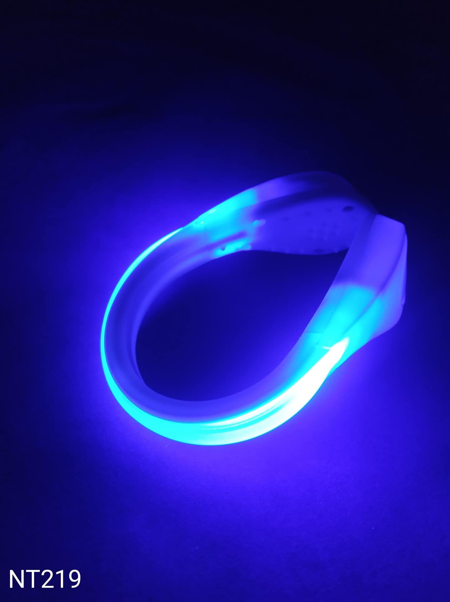 Svítící LED klip na boty modrý – Lightman eShop